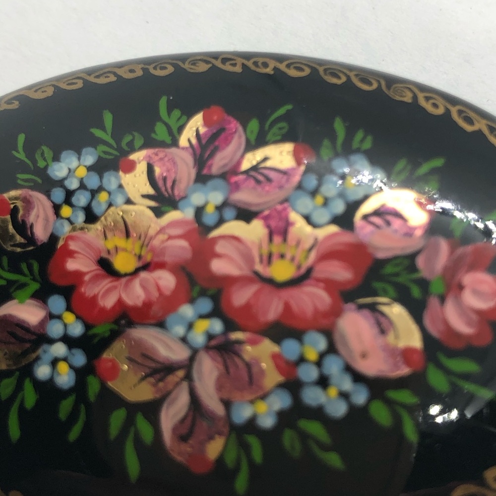 Vtg Floral Colorful Detailed Hand Painted Lacquer Pin - Gem